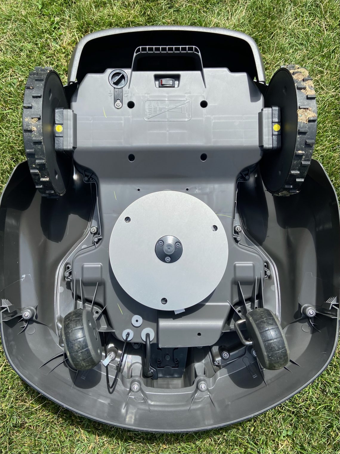 Mowbot Of Cincinnati: What To Expect When Using A Robotic Mowing Service